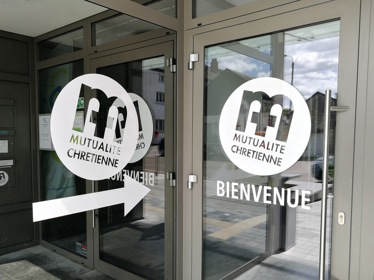 Lettrage vitrine, personnalisation de commerce, Brabant wallon